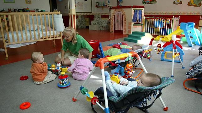 Uno de cada cuatro niños está más de una jornada laboral en la guardería