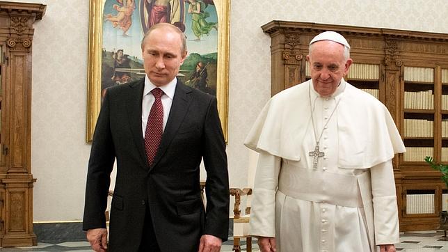 El Papa recibirá a Vladimir Putin en un intento por facilitar la paz en ...