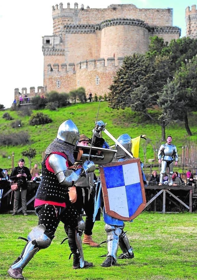 Espectacular entrenamiento de lucha medieval en el Castillo de ...