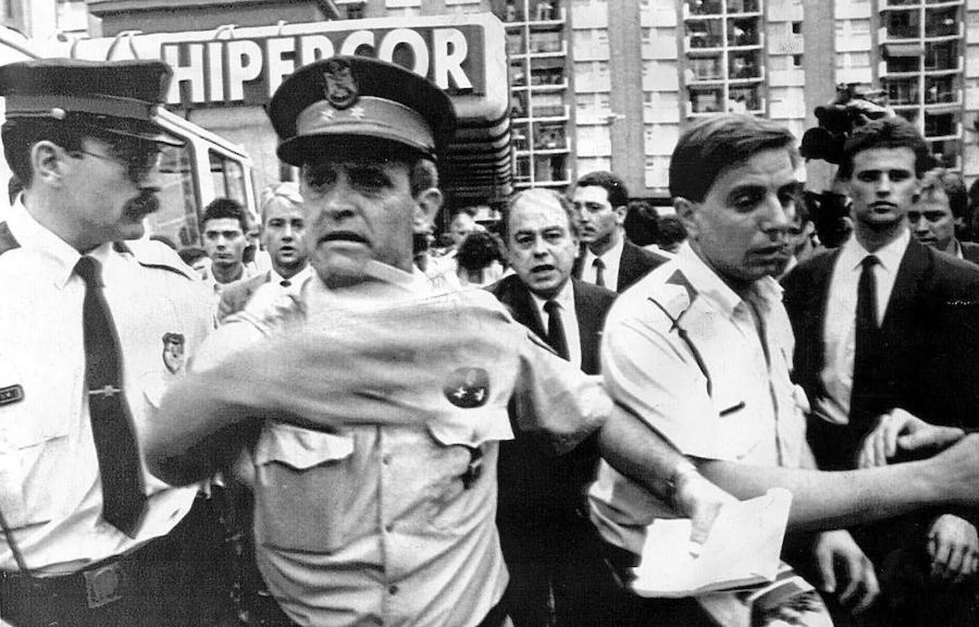 Las imágenes del atentado de ETA en el Hipercor