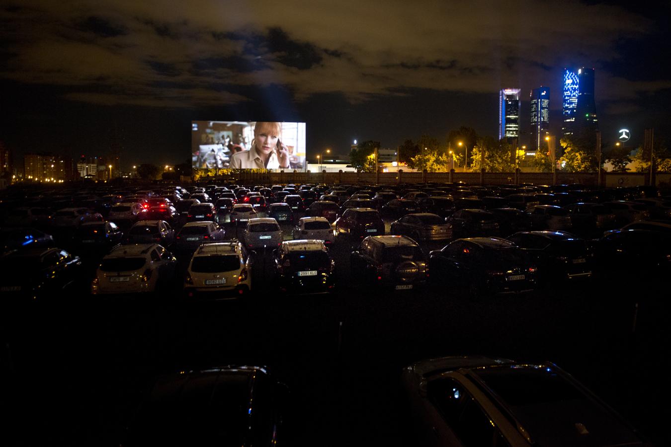 Una noche «jurásica» en el Autocine Madrid RACE, en imágenes