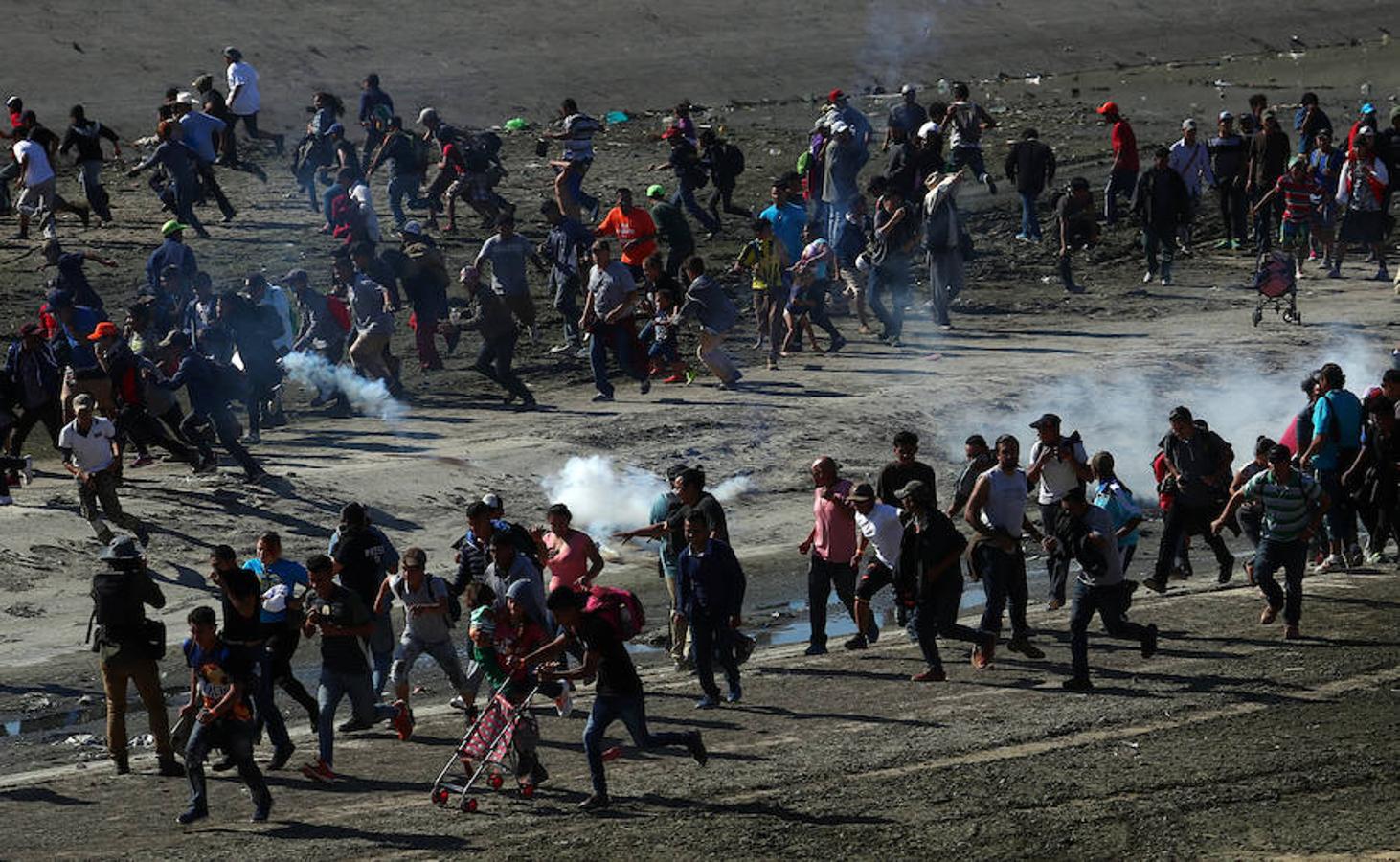 En Imágenes Las Caravanas De Inmigrantes Llegan A La Frontera Entre