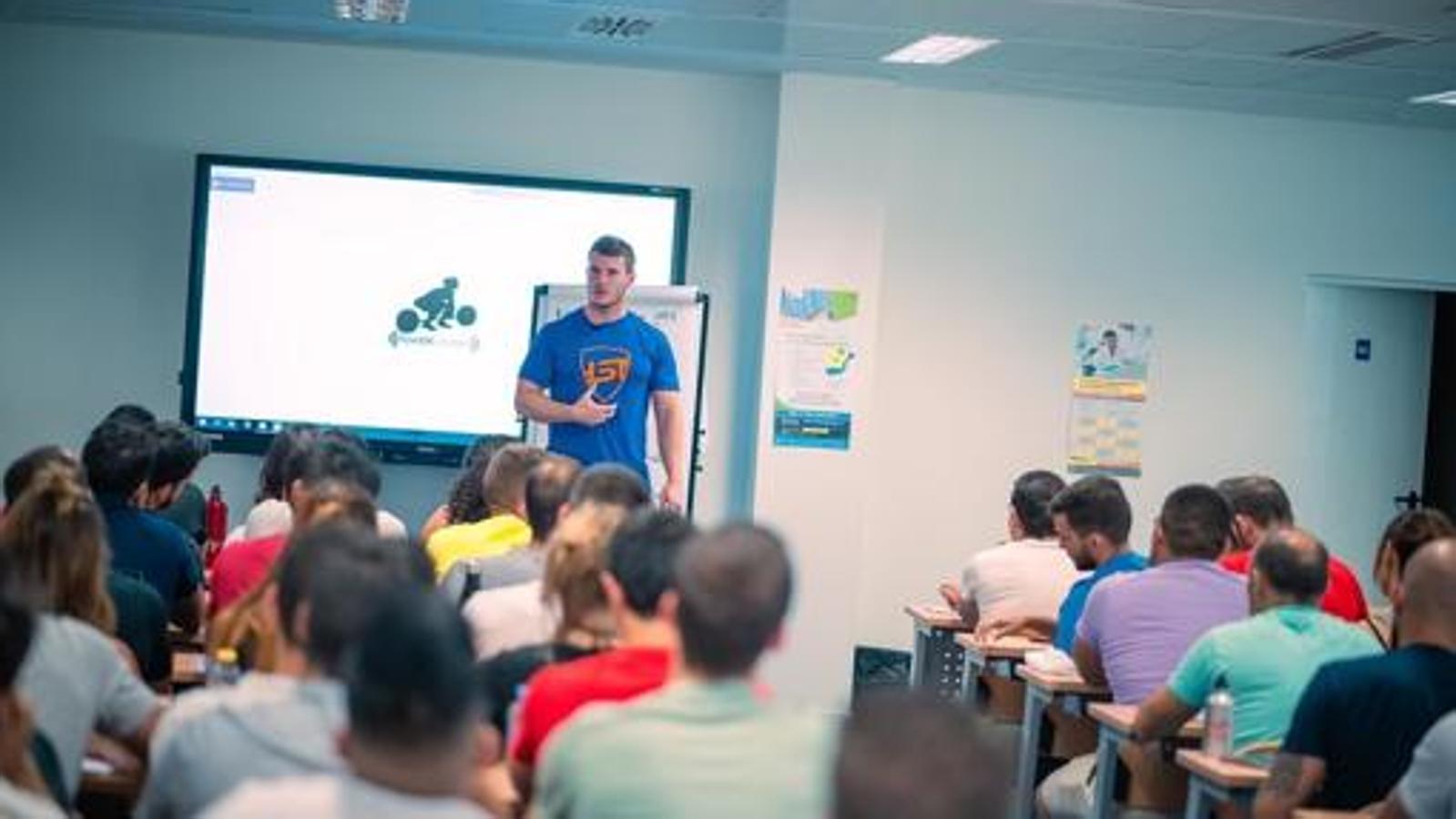 20 entrenadores personales que debes seguir en instagram para ponerte ...