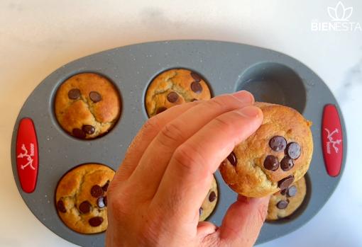 Receta fácil y rápida para preparar muffins caseros con pepitas de ...