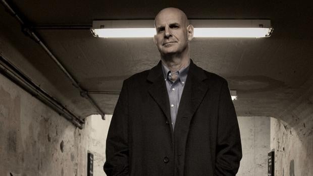 Harlan Coben: «Todos hemos estado alguna vez al borde del precipicio»