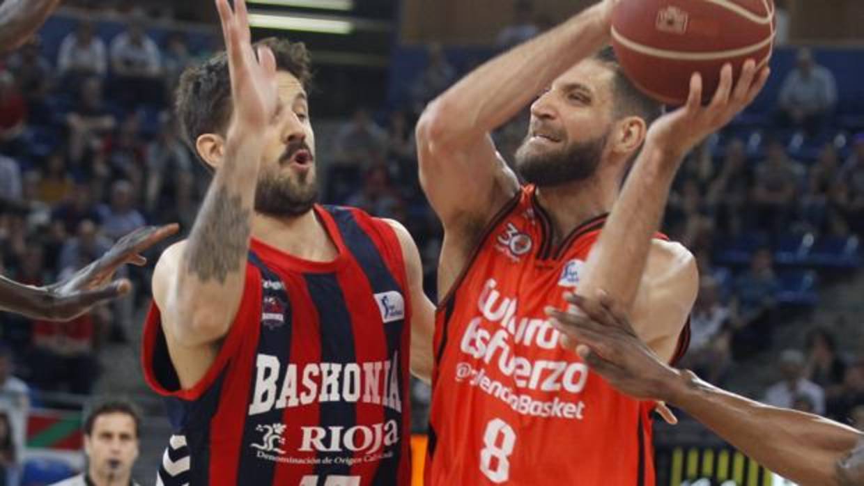 Baskonia-Valencia: El Baskonia se exhibe en casa