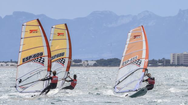 El Náutico de Valencia se abre al windsurf