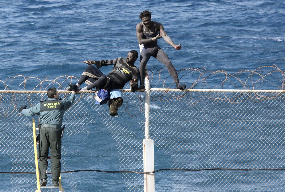Las vallas de Ceuta y Melilla, garantía contra la inmigración «violenta ...