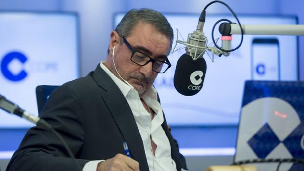 Carlos Herrera renueva en COPE por tres años más