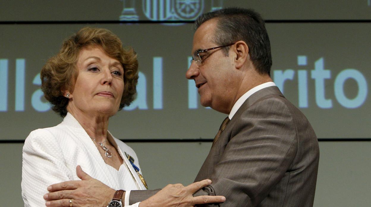 RTVE: Así es Rosa María Mateo, la musa de la televisión del PSOE en los ...