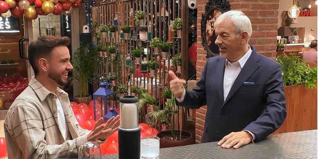 First Dates: Carlos Sobera alucina con el hipnótico regalo que lleva un ...