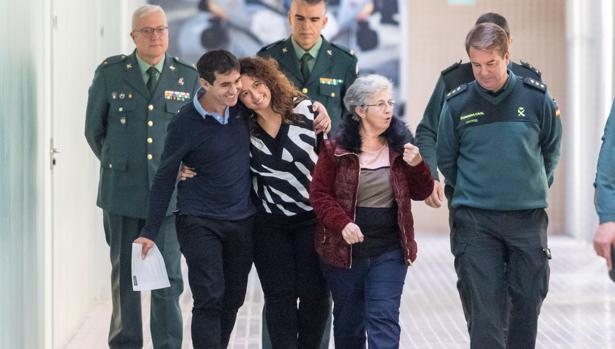 Olivia vuelve a sonreír en Mallorca tras ocho años alejada de su padre ...